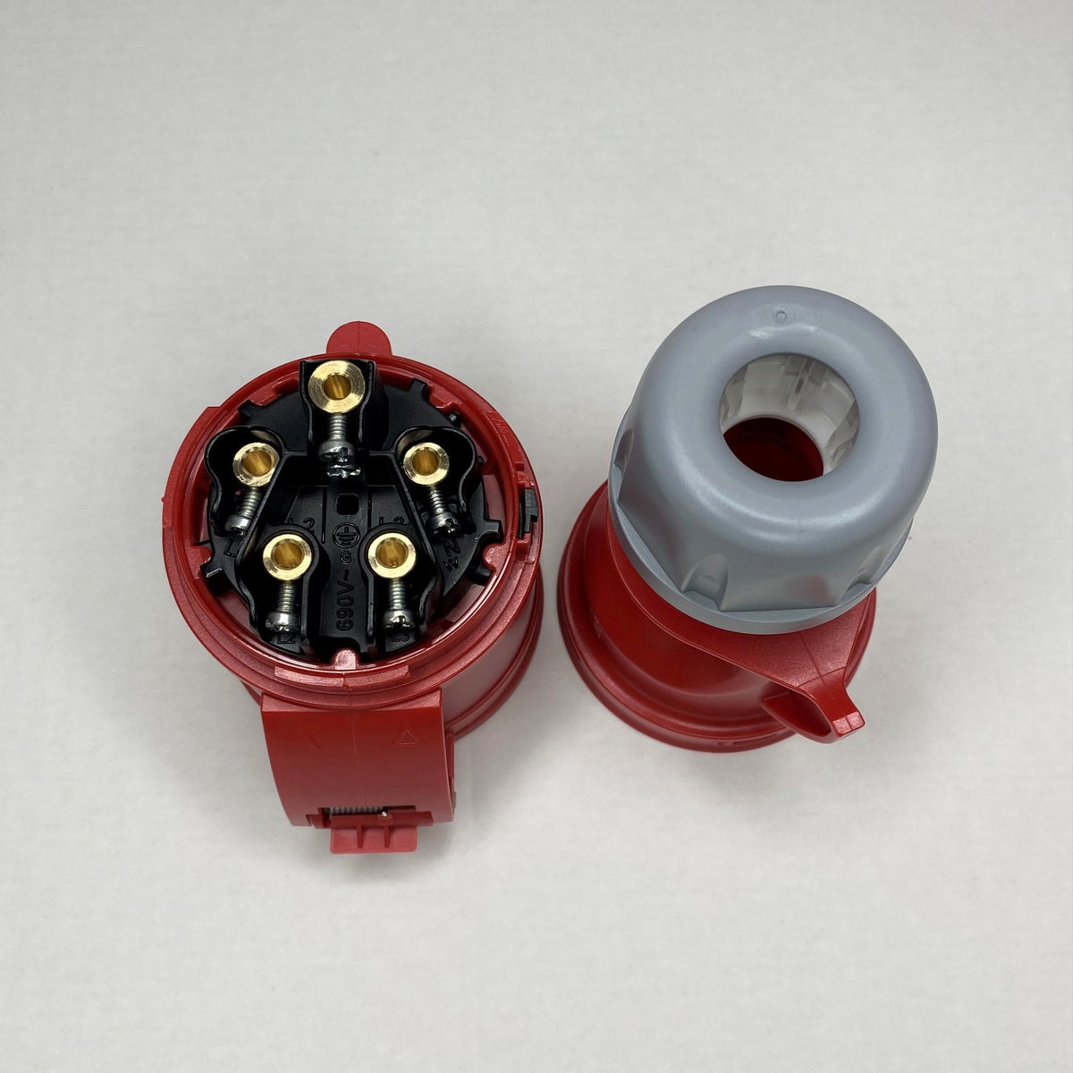 3 PHASE PCE 400 32A 3PIN N+E IP44 SOCKET – Mcc Power Accessories