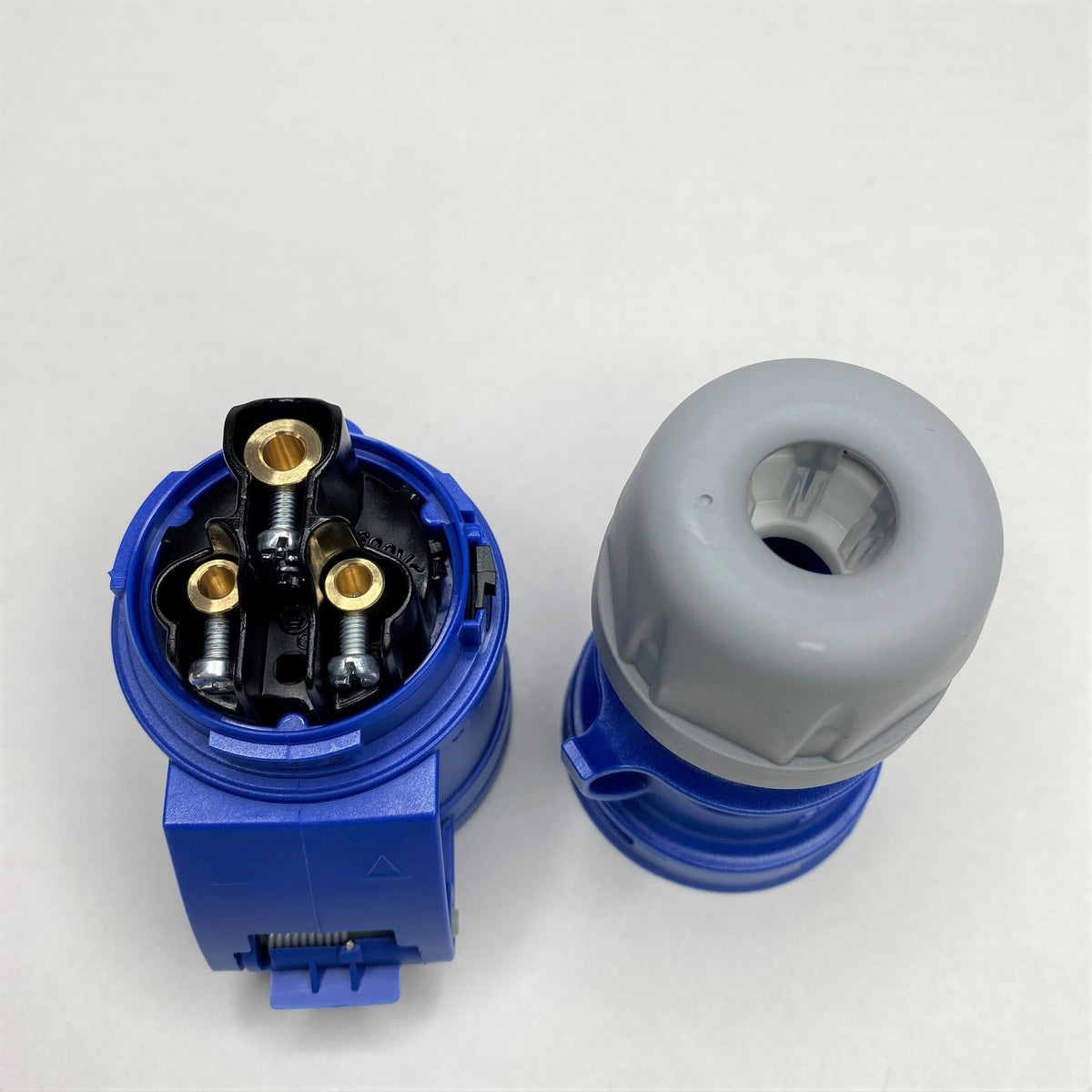 PCE 230V 16A 2P+E Socket IP44 – Mcc Power Accessories