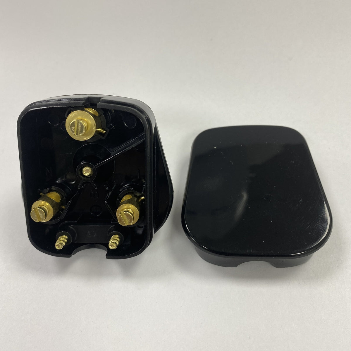 Black 15 Amp 3 Pin Round Pin Plug BS546 – Mcc Power Accessories