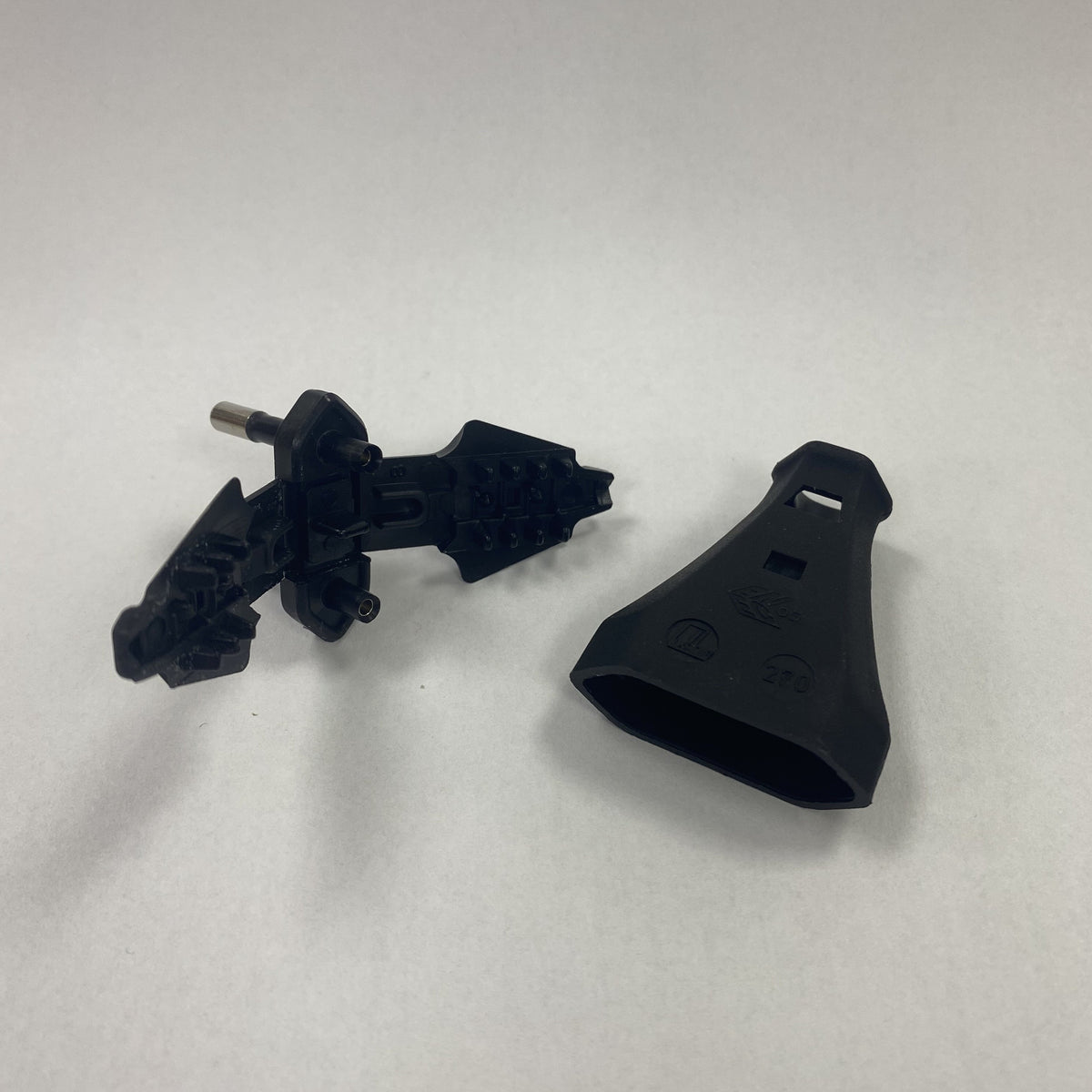 Re-Wireable 2.5A Euro Plug Black. (Kaiser 852/sw) – Mcc Power Accessories