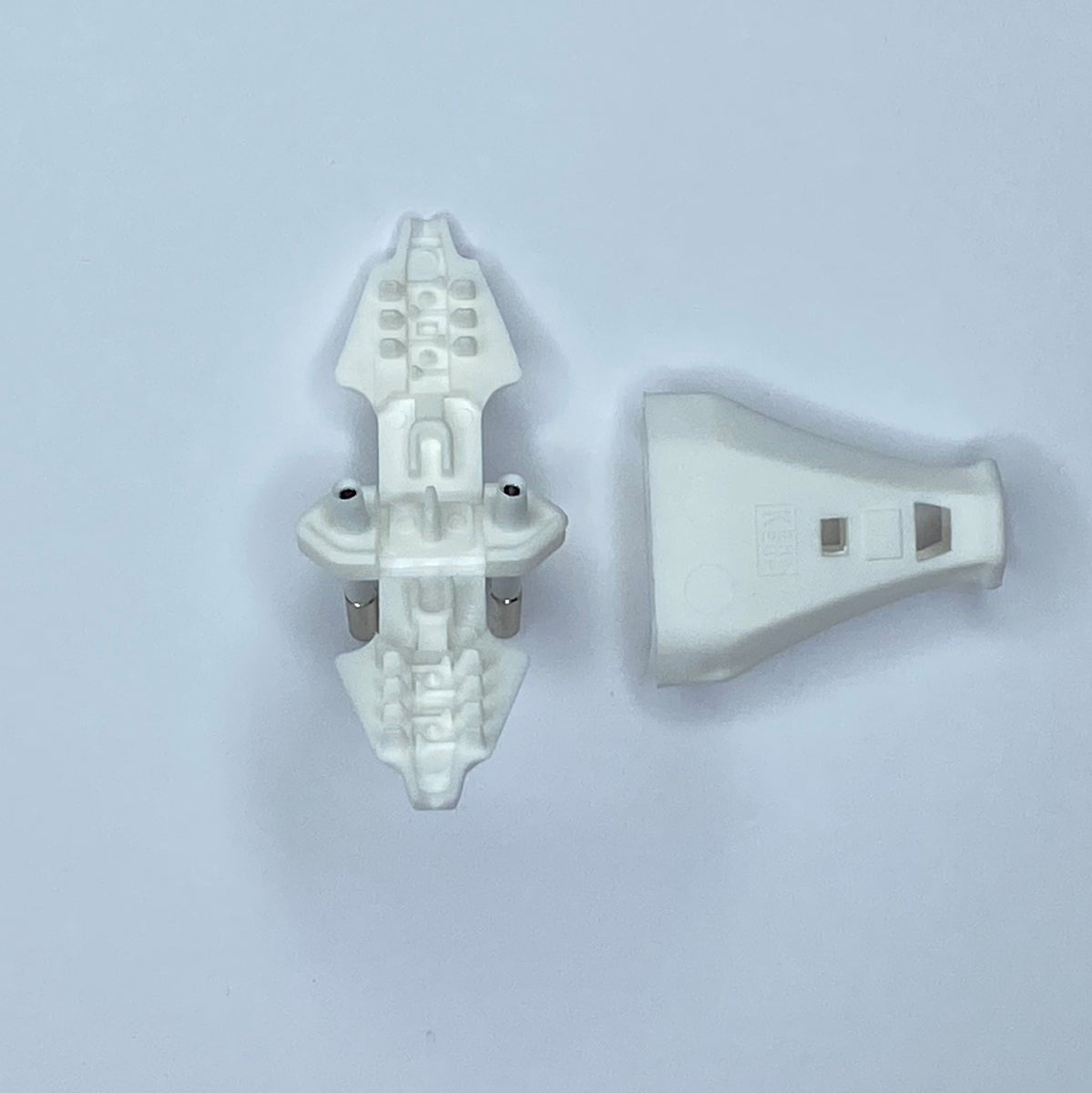 Re-Wireable 2.5A Euro Plug White. (Kaiser 852/ws) – Mcc Power Accessories